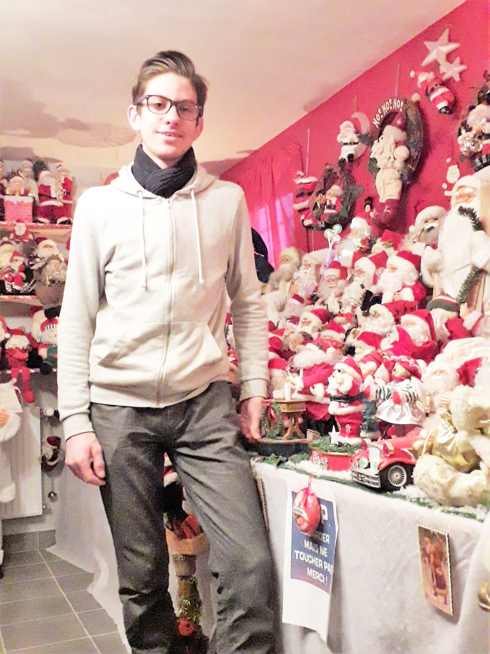 Mathéo : collectionneur passionné de pères Noël – Maxi Flash - Haguenau ...